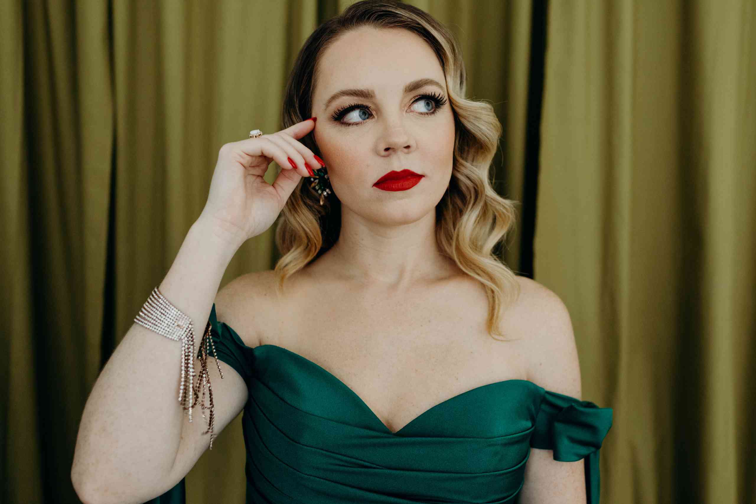 Sarah Reeves' "More The Merrier" Is A Must-Have for Your Holiday Music ...